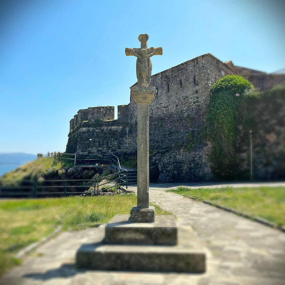 Stone Sentinels: The Mysterious Power of Spain’s Cruceros – Shell Toucher